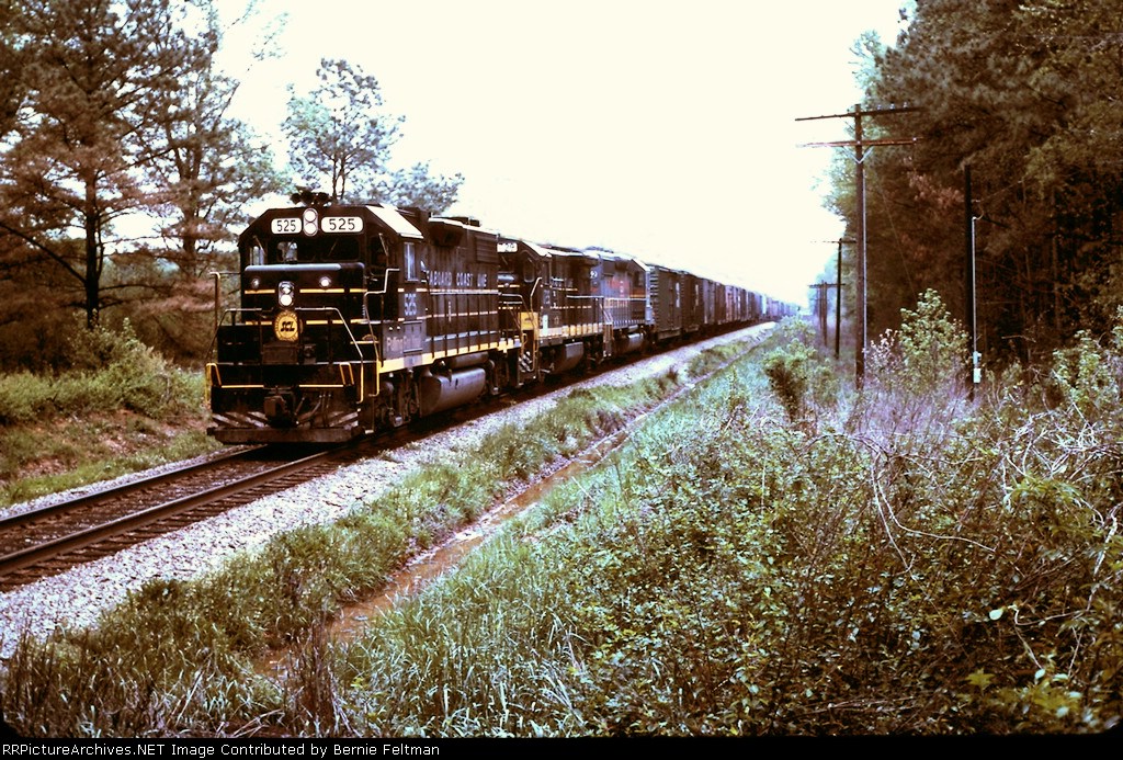 Seaboard Coast Line GP38-2 #525, U33B 1729 & SD40-2 8062 lead 380's extra